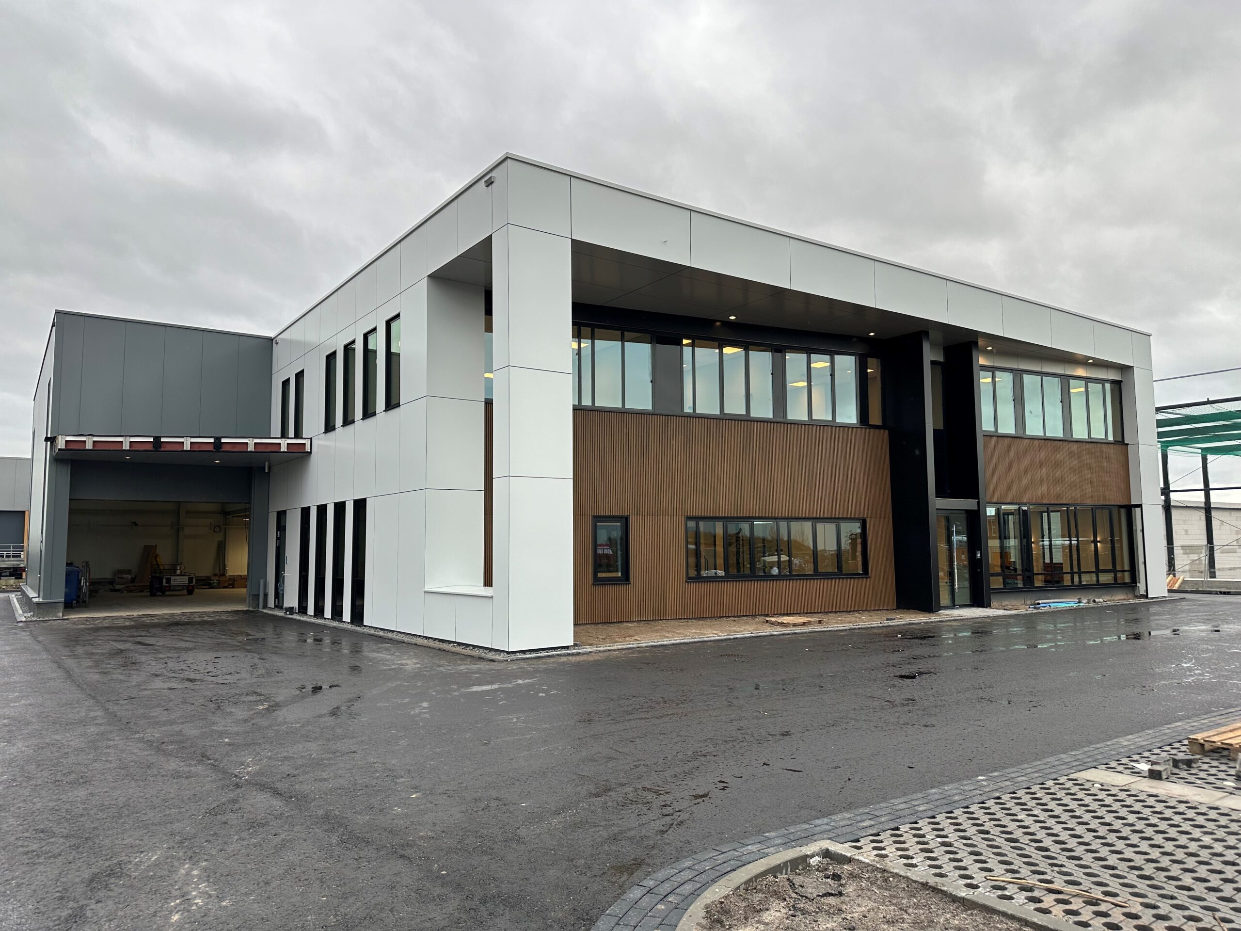 Oplevering nieuwbouw Botermans Elektrotechniek Rijnsburg - Grimbergen